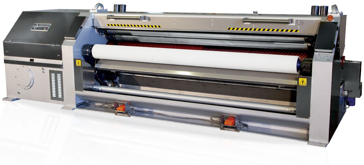 Mosconi improves its hydraulic fleshing machine | Simac Tanning Tech