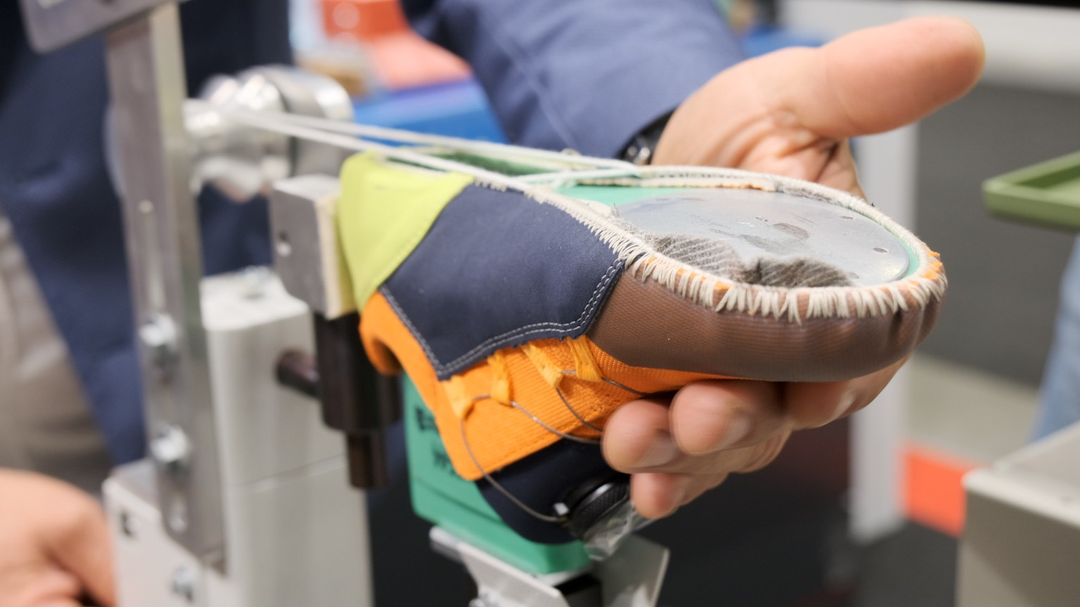 BOMBELLI: string lasting - lasting without glue and nails | Simac ...