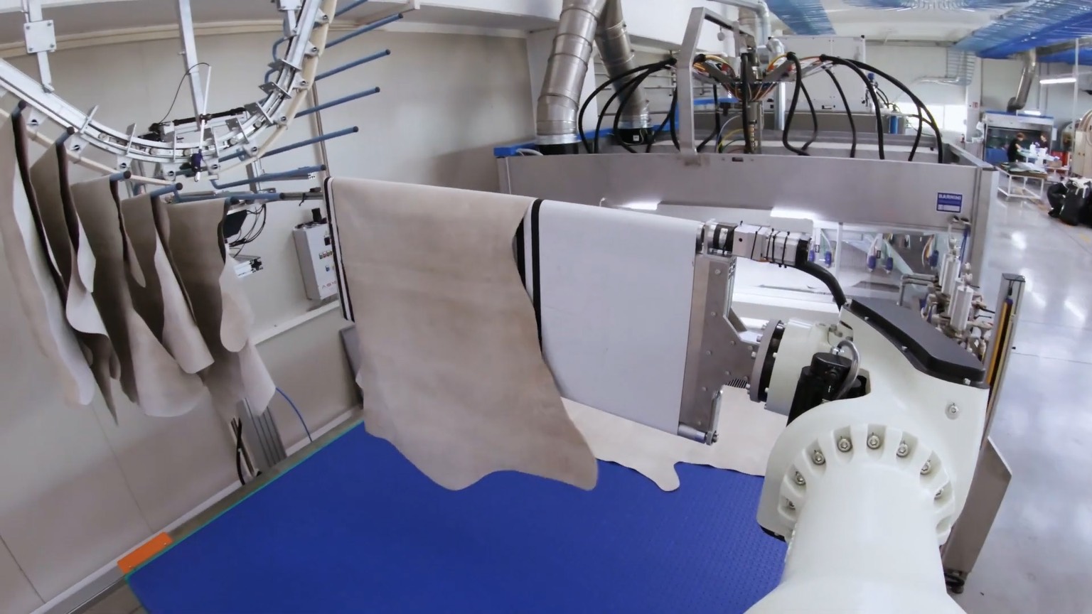 BRS BARNINI: Automated cycle with robots | Simac Tanning Tech