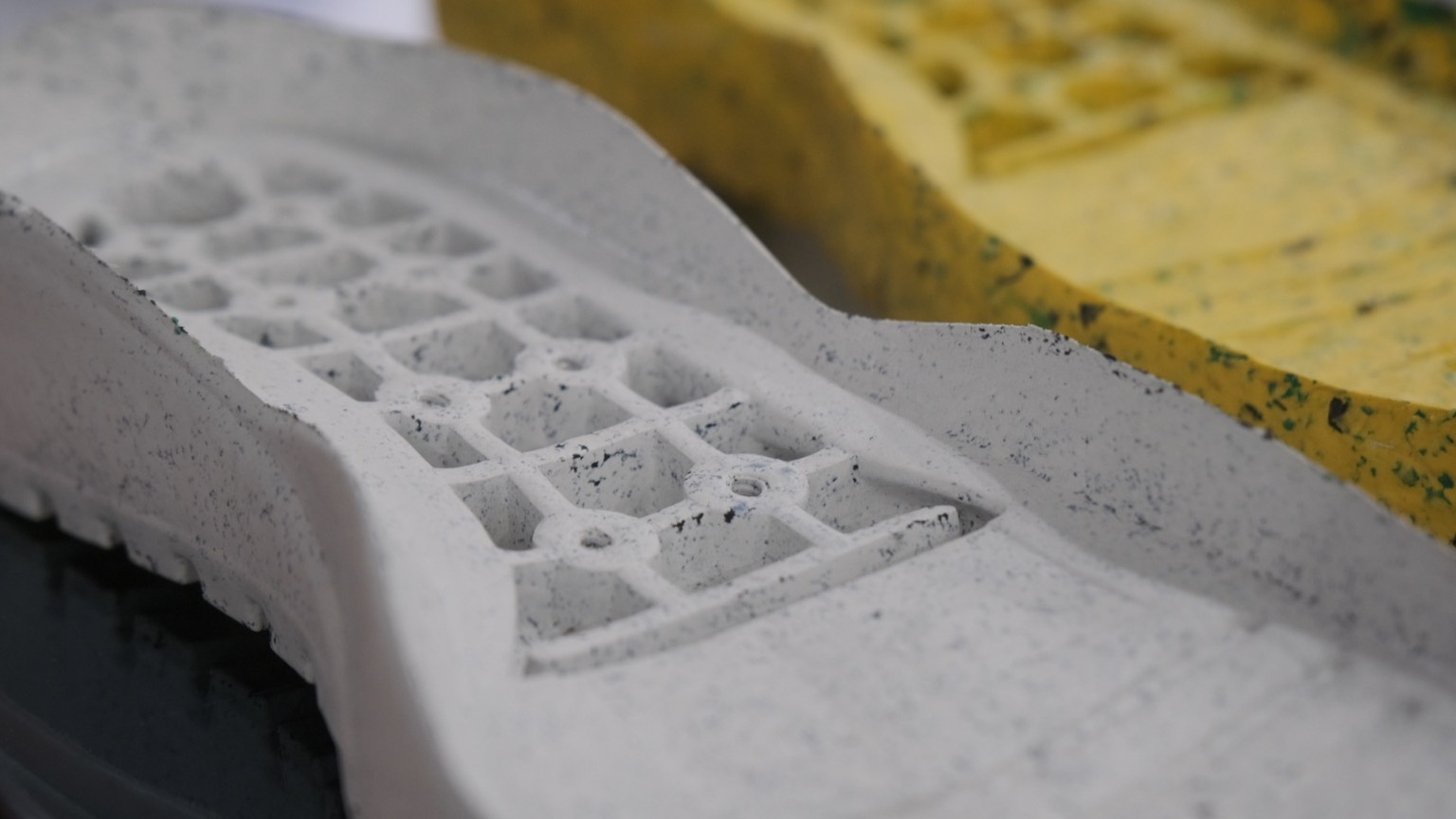 MAIN GROUP: Use of recycled material in the molding of EVA | Simac ...