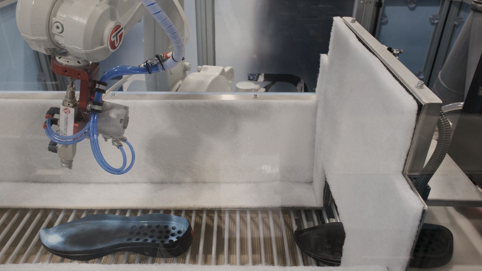 MAIN GROUP: robotic line for sole preparation | Simac Tanning Tech