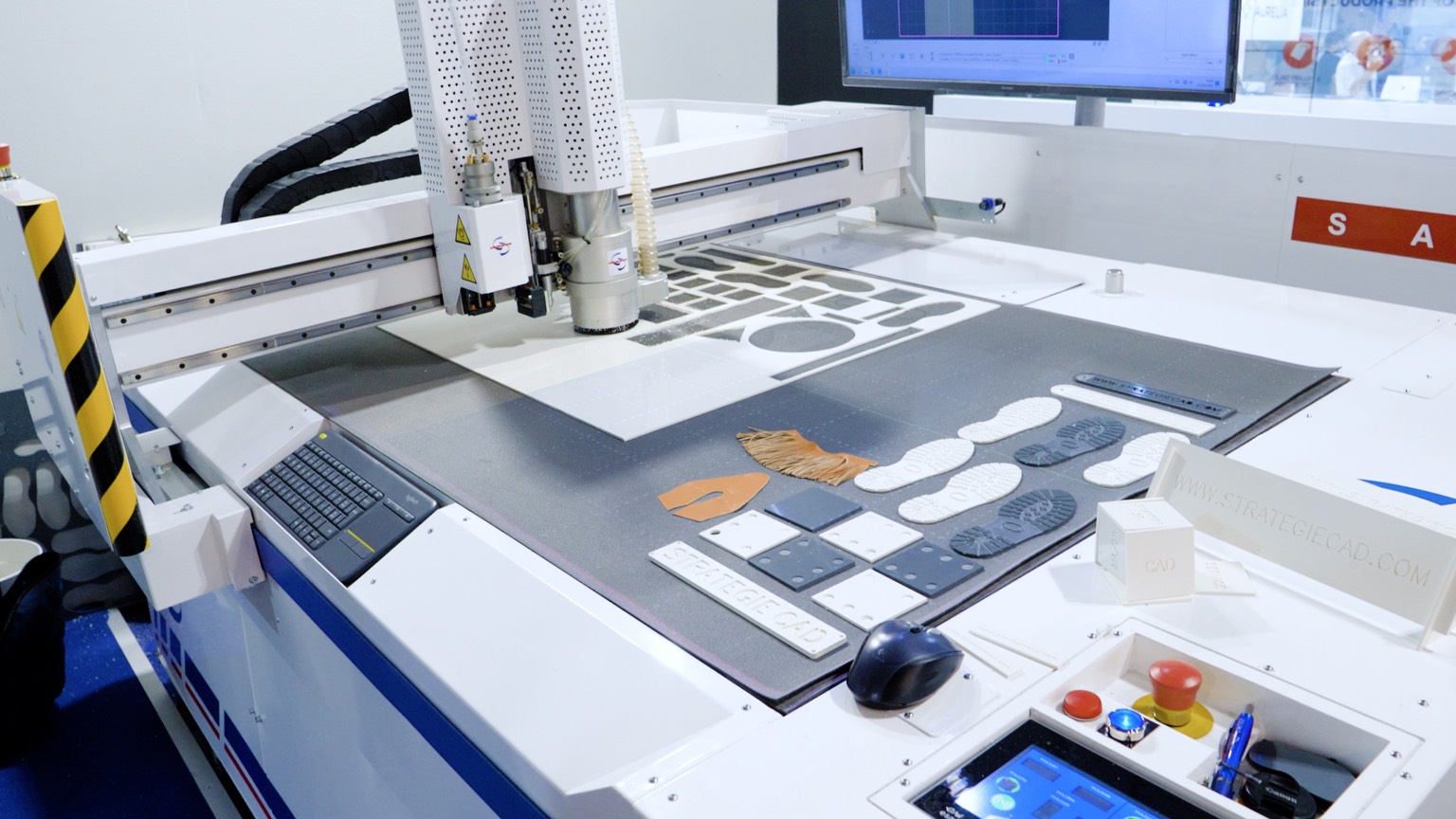 SABAL: CNC leather cutting with automatic tool changer | Simac Tanning Tech