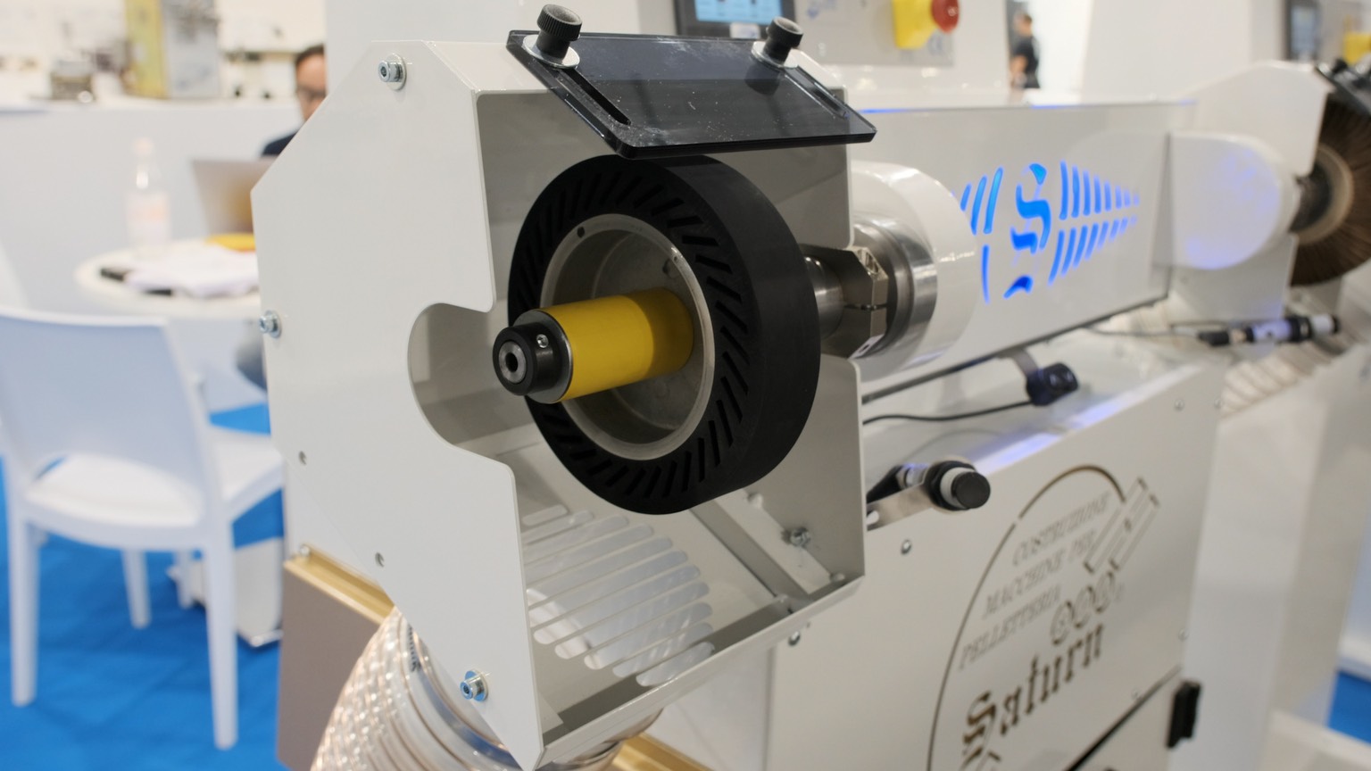 SATURN: Brushing machine with advanced vacuum system | Simac Tanning Tech